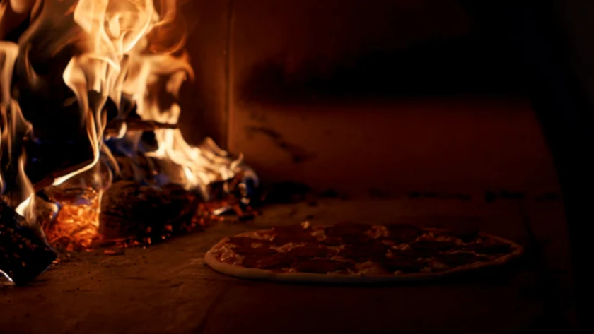 How to cook a pizza on an outdoor fireplace